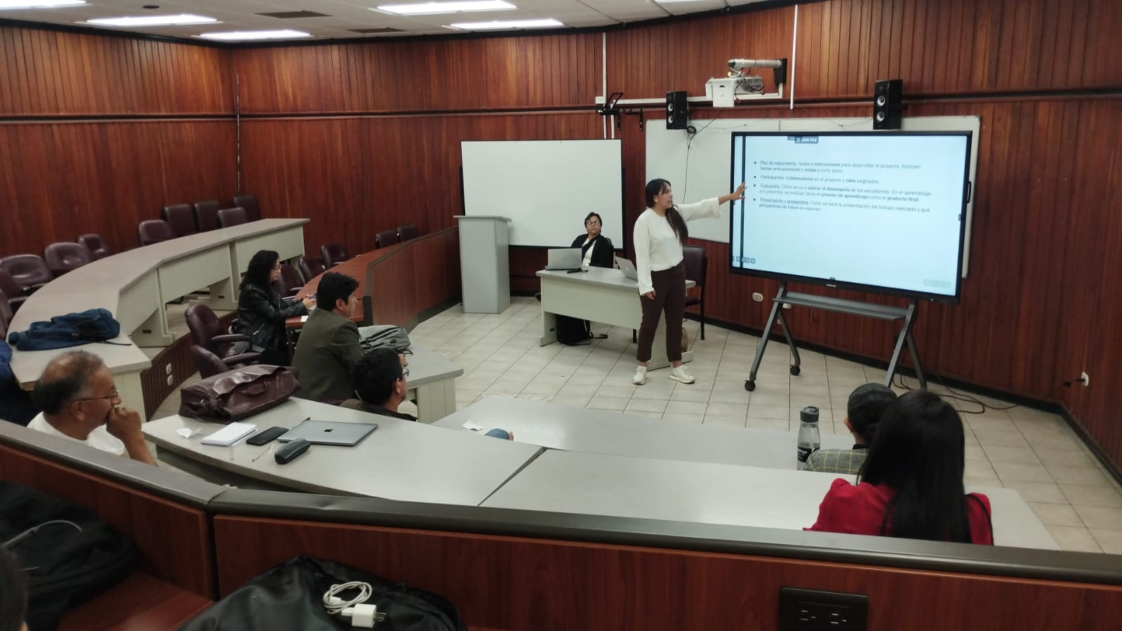 Motivación y práctica docente: diversificando escenarios de aprendizaje - UCUENCA