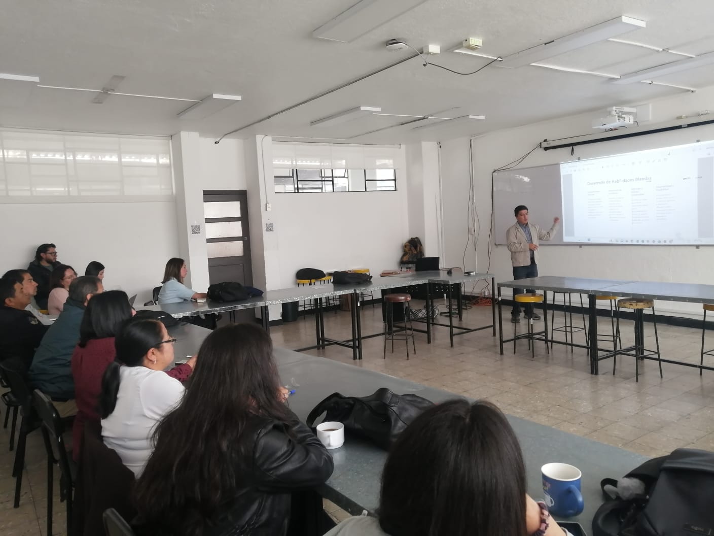 El Trabajo en Equipo en el Ámbito Universitario: Estrategias y Beneficios - UCUENCA