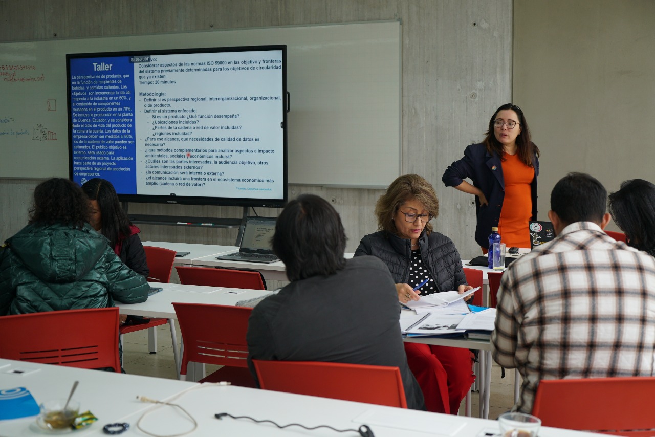 Transformando el Futuro: Capacitación sobre Economía Circular en Ecuador - UCUENCA
